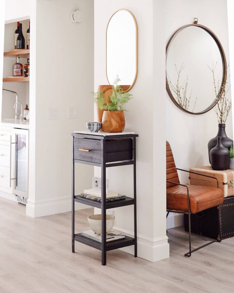 5 Tiny Entryway Table Ideas for your Apartment That Look Amazing