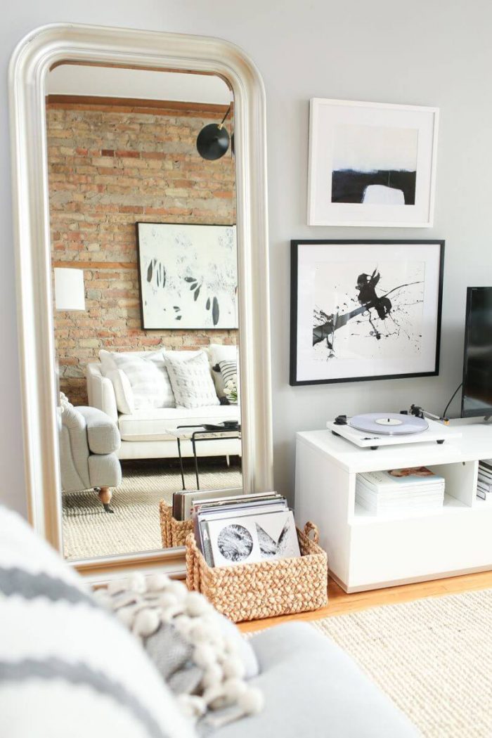 17 Clever & Beautiful Ways To Decorate with Mirrors In Your Living Room ...