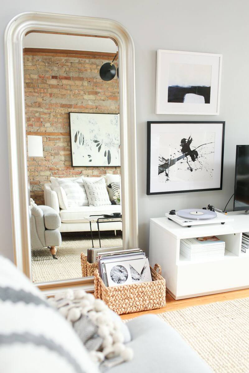 17 Clever & Beautiful Ways To Decorate with Mirrors In Your Living Room ...