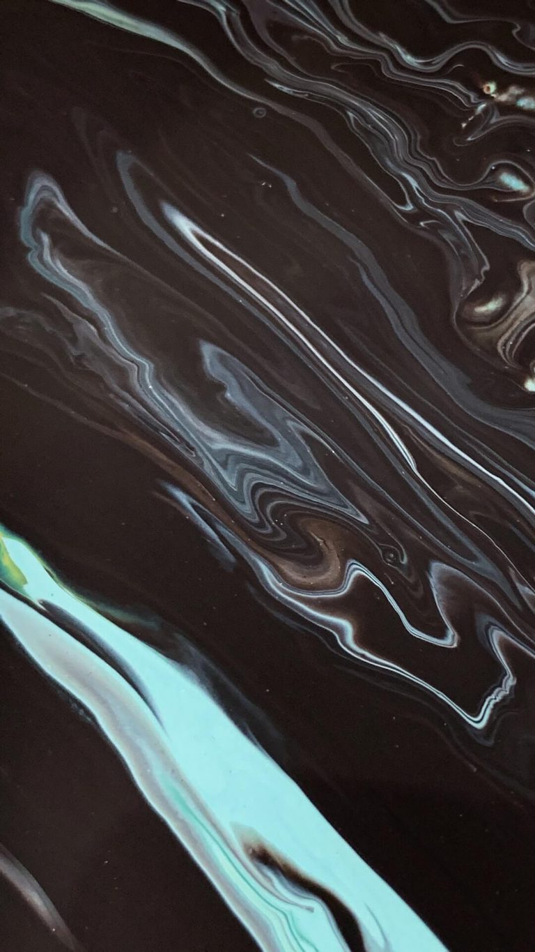 32 Aesthetic Dark Wallpapers for iPhone You'll Obsess Over