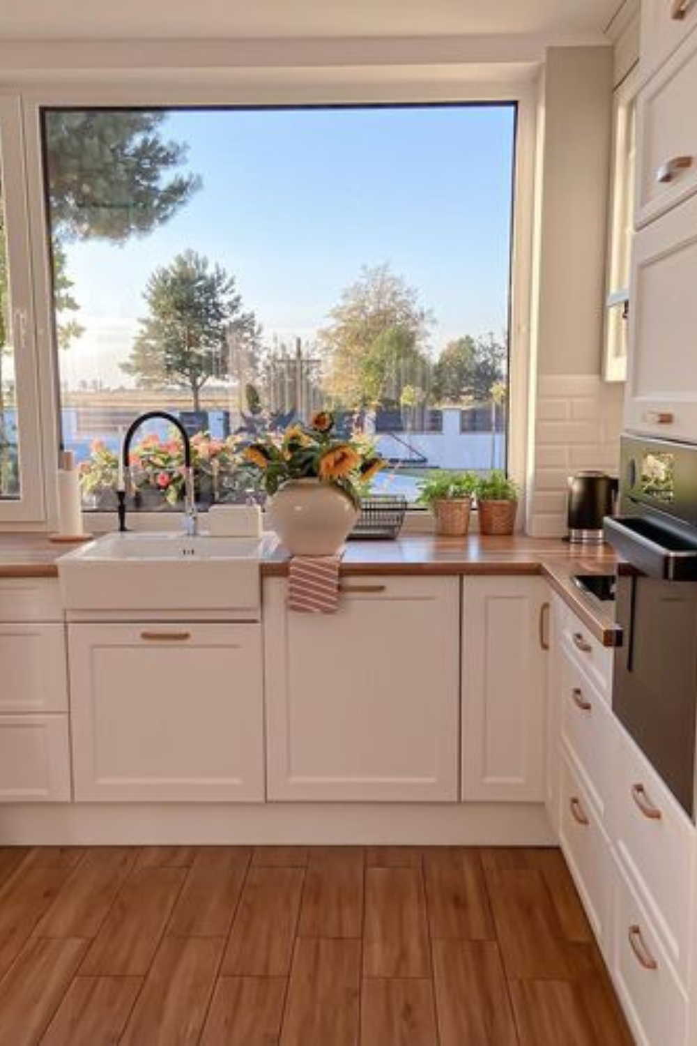 28 Kitchen Counter Styling Ideas That Are Functional and Beautiful