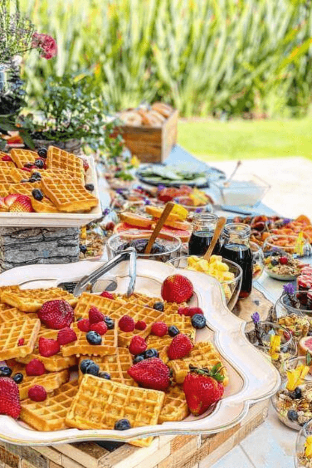 23 Cheap & Easy Brunch Ideas For A Crowd