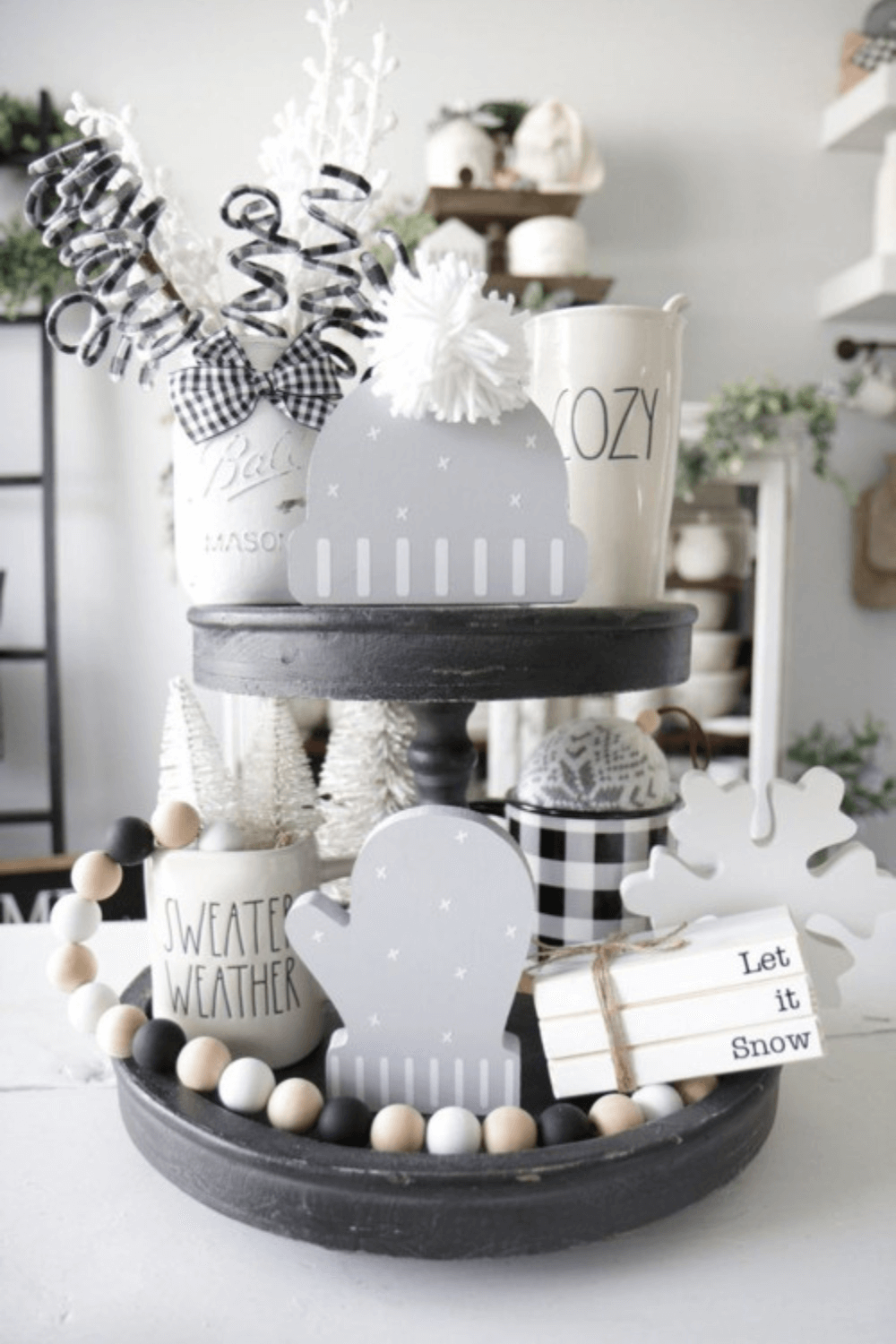28 Gorgeous Winter Table Centerpiece Ideas That Are Perfect For The ...