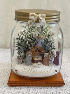 25 Christmas Mason Jar Centerpiece Ideas You Can DIY