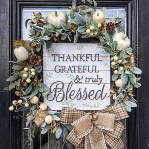 28 Unique Fall Wreaths to Try This Cozy Season